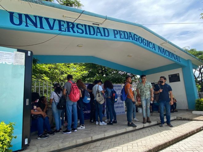 Alumnos de la Universidad Pedagógica Nacional cumplen un mes sin clases