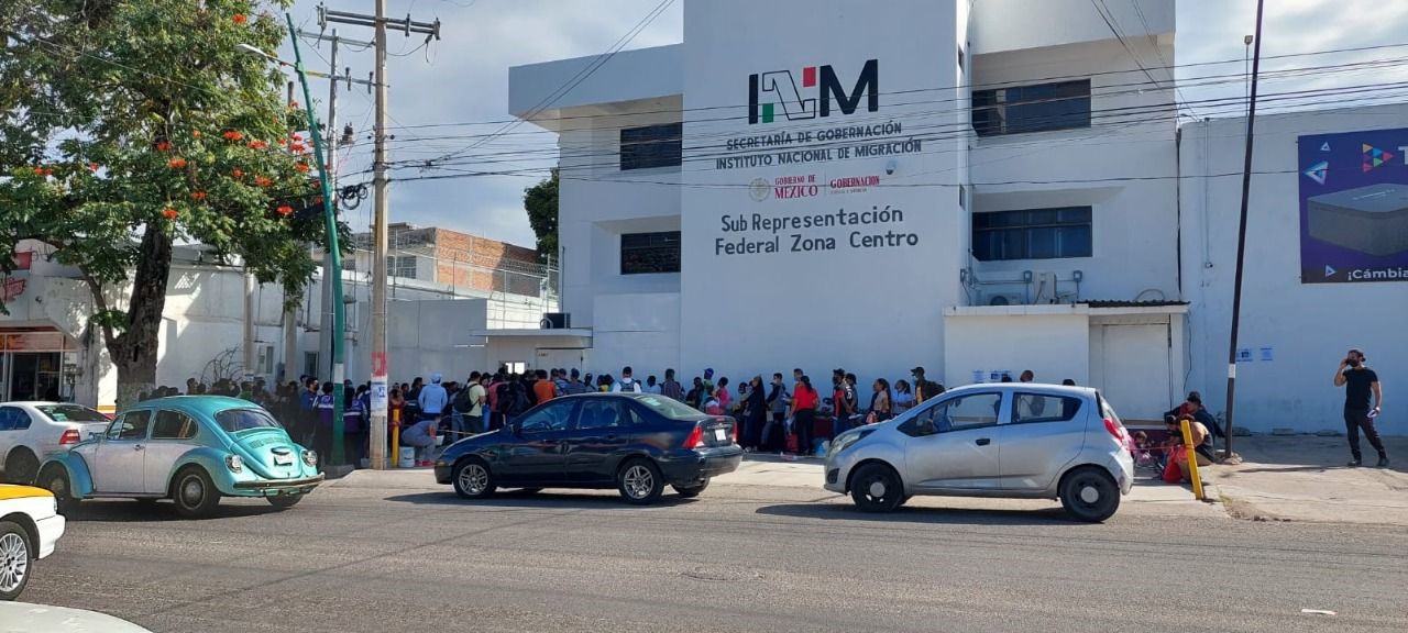 Nuevas instalaciones del INM con los mismos procesos tardíos: migrantes